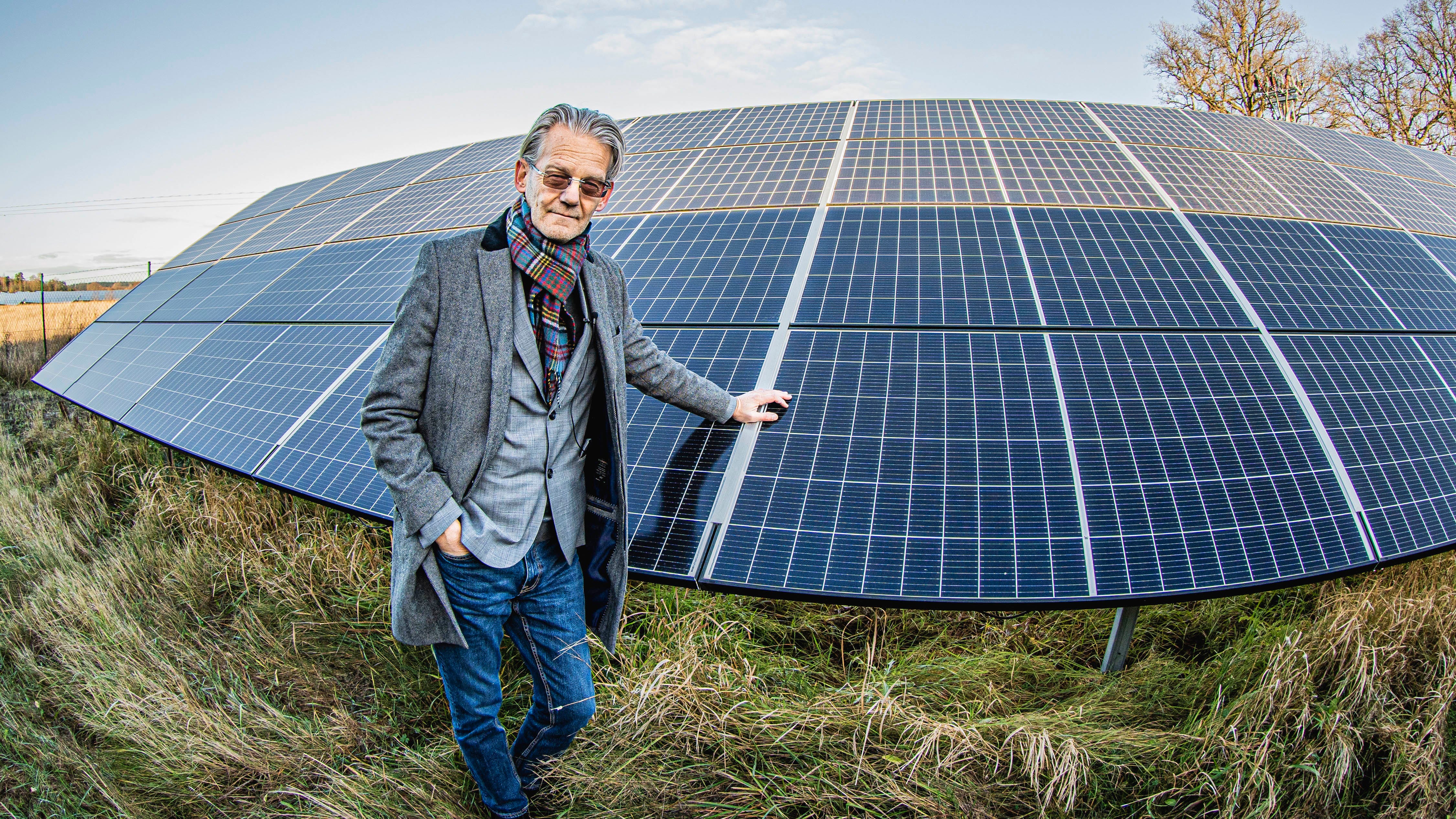 Solcellsparken i Strängnäs delas av bin och solpaneler - DN.se