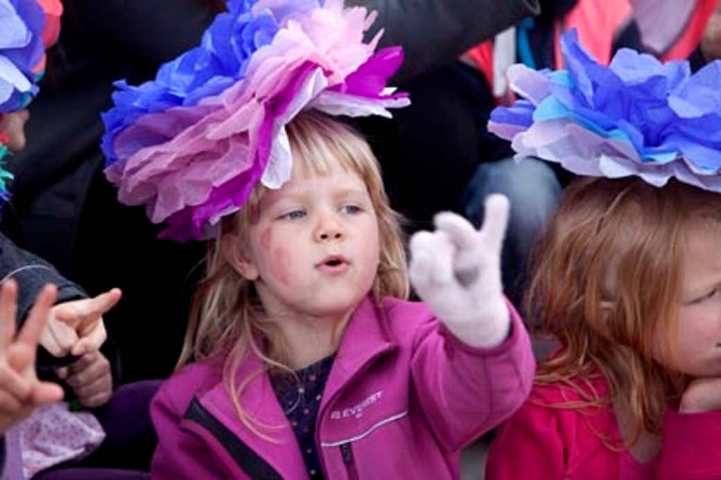 Kalle kamel hade fem pucklar och barnen hade roliga hattar - DN.se