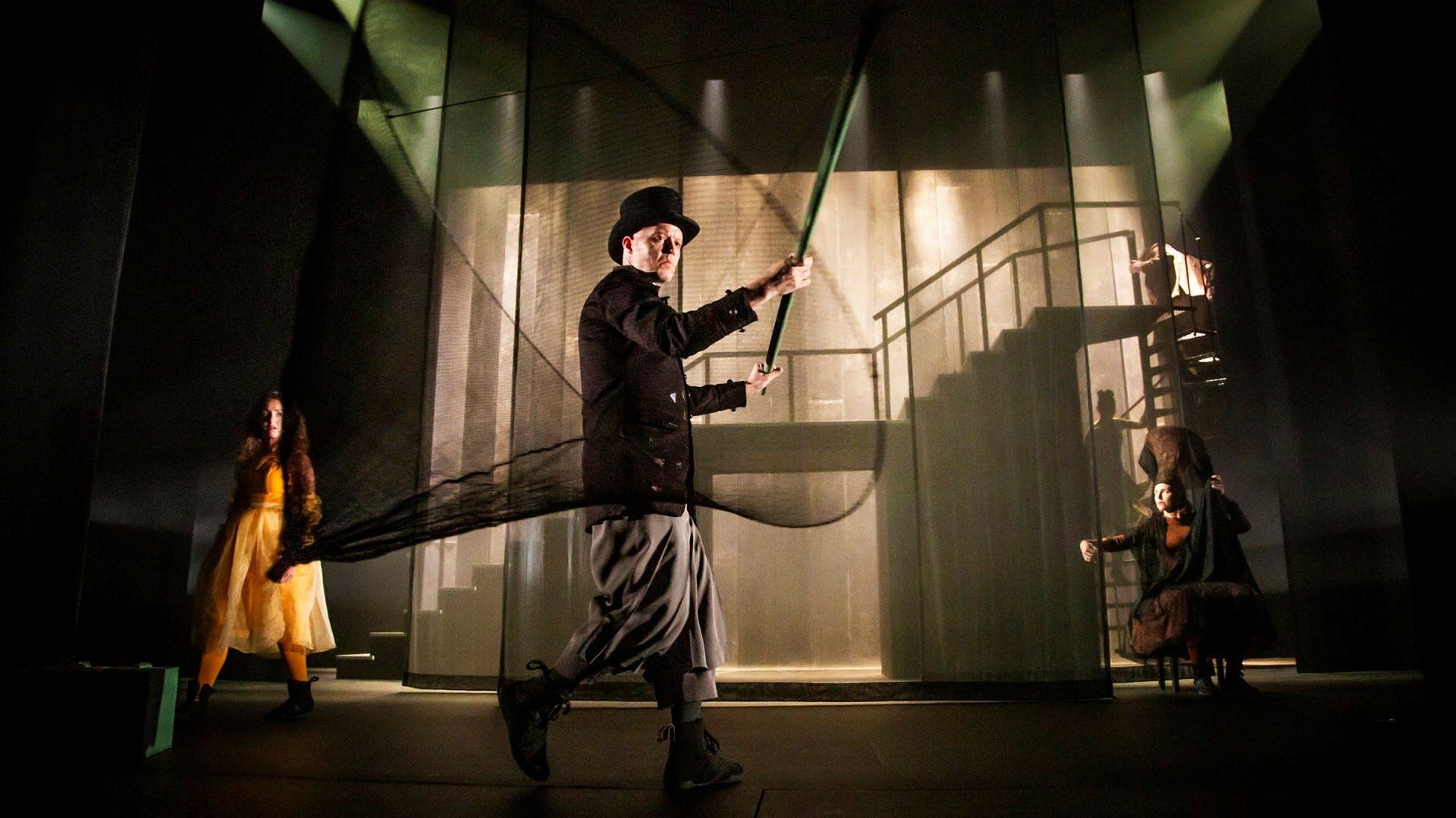 Recension: ”Ett drömspel” på Örebro teater gungar - DN.se