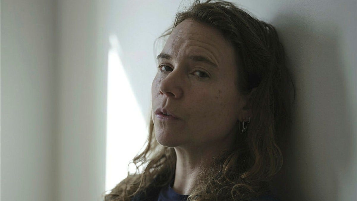 Recension: Sara Hallström renar i ”Tvätta och bli tvättad” - DN.se