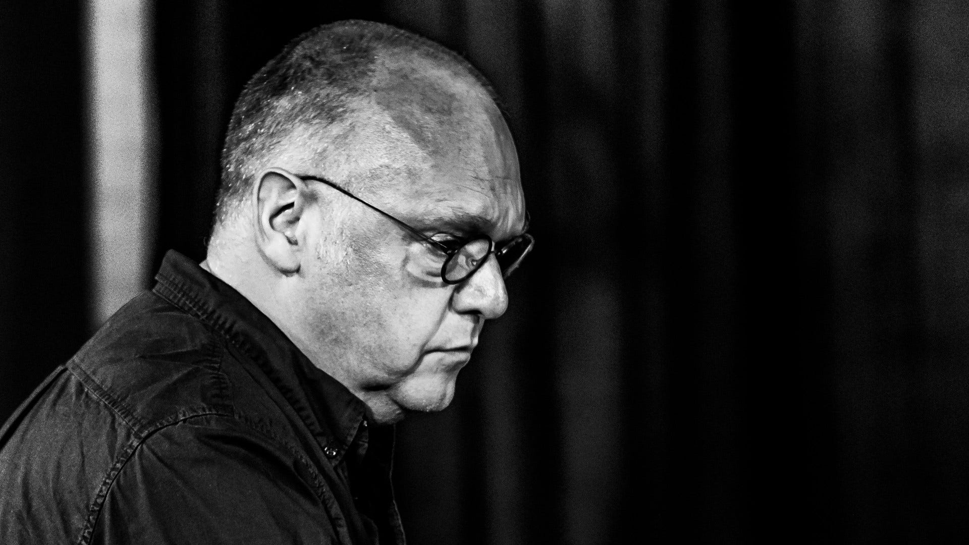 Recension: Sandell blandar dikt och improvisation i realtid - DN.se