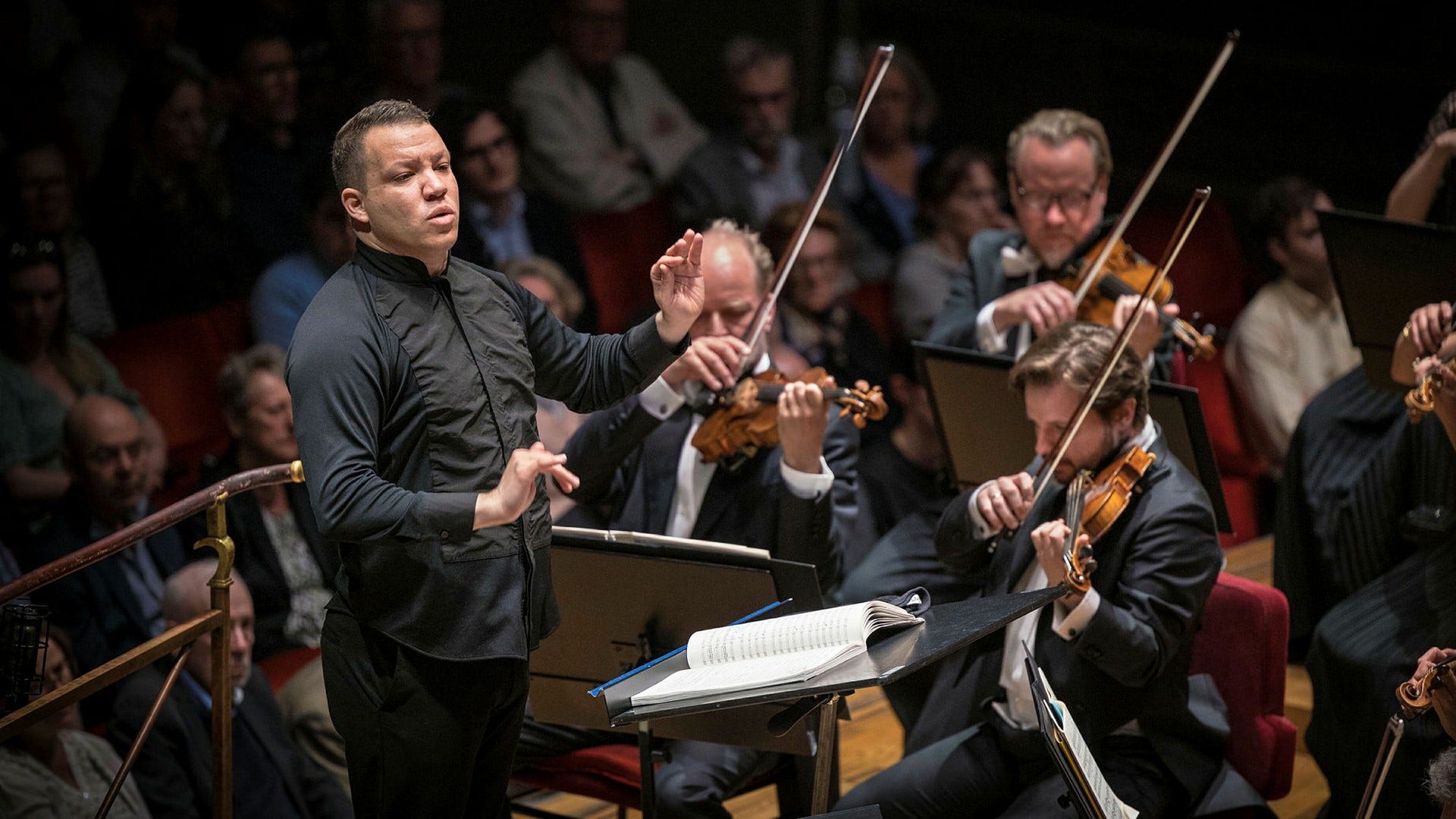 Recension: Ryan Bancroft gör Stravinskijs "Våroffer" - DN.se