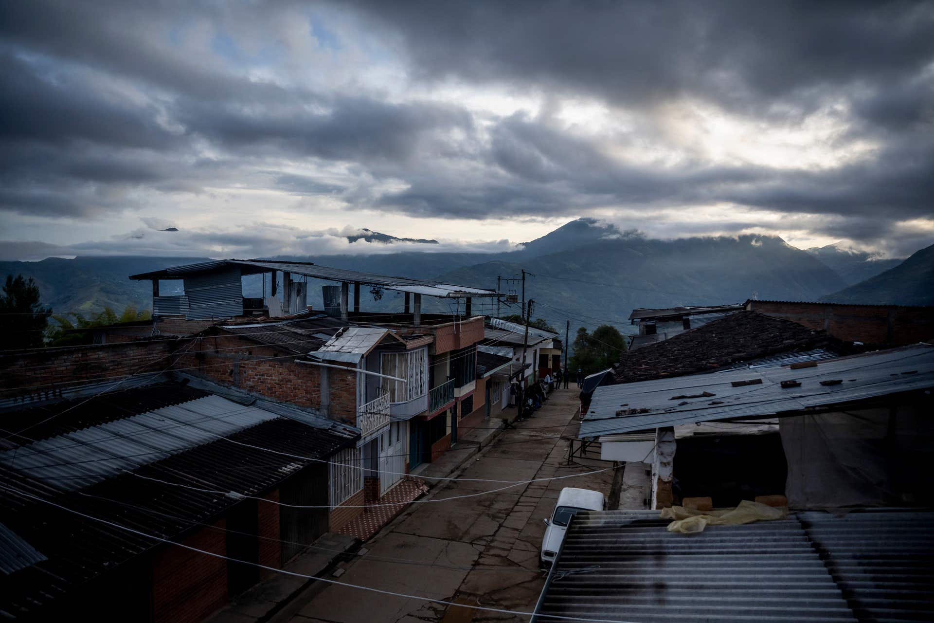 Fattiga mödrar berövades sina barn – som adopterades till Sverige - DN.se