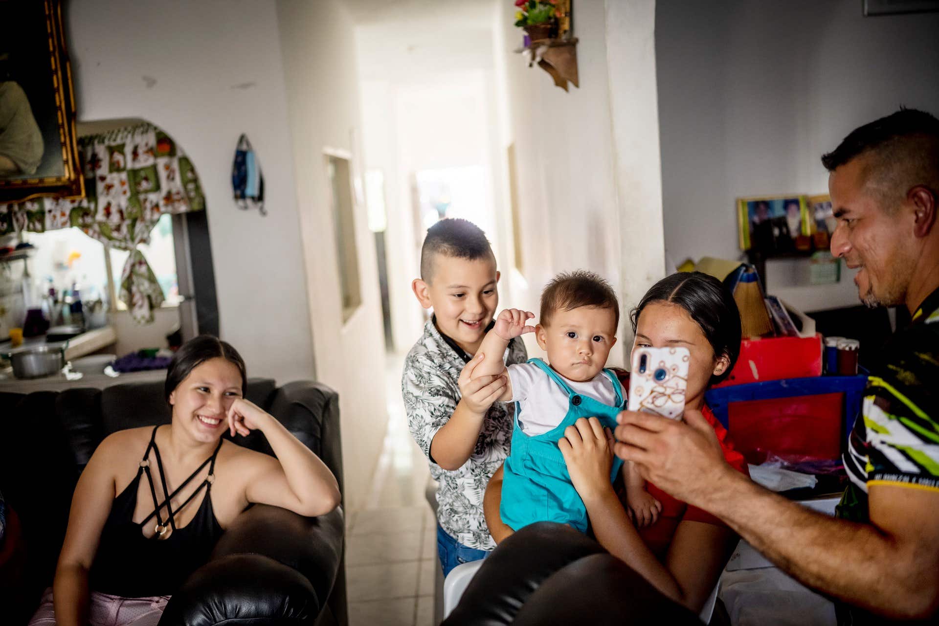 Fattiga mödrar berövades sina barn – som adopterades till Sverige - DN.se