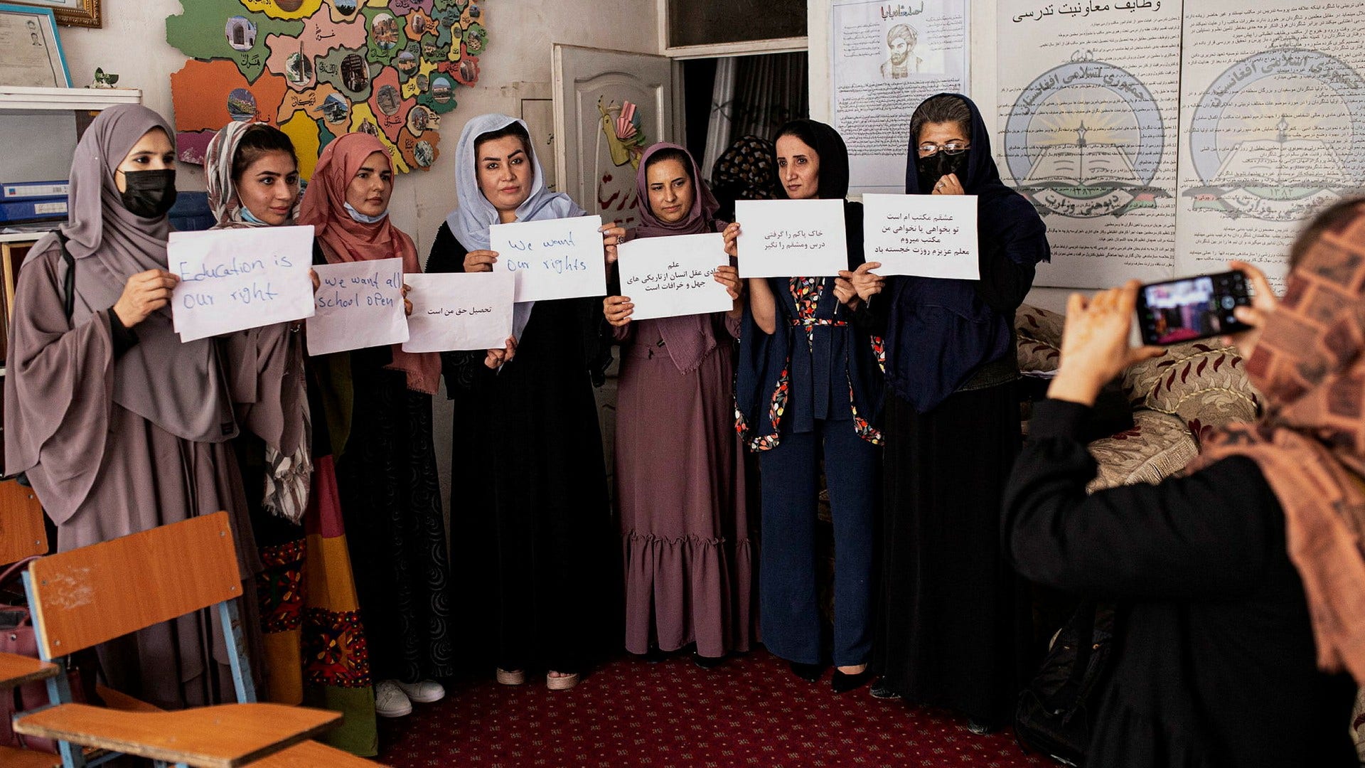 Fler flickor i afghanska skolor - men lärarna har ingen lön - DN.se