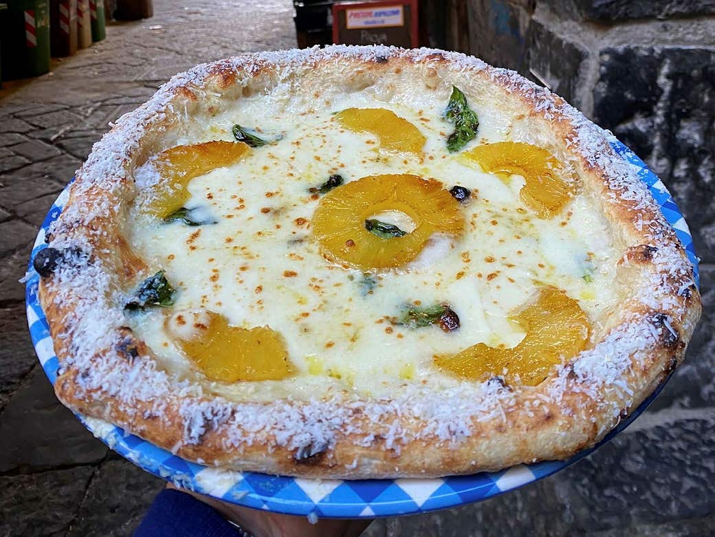 L’ananas sulla pizza ha sconvolto l’Italia