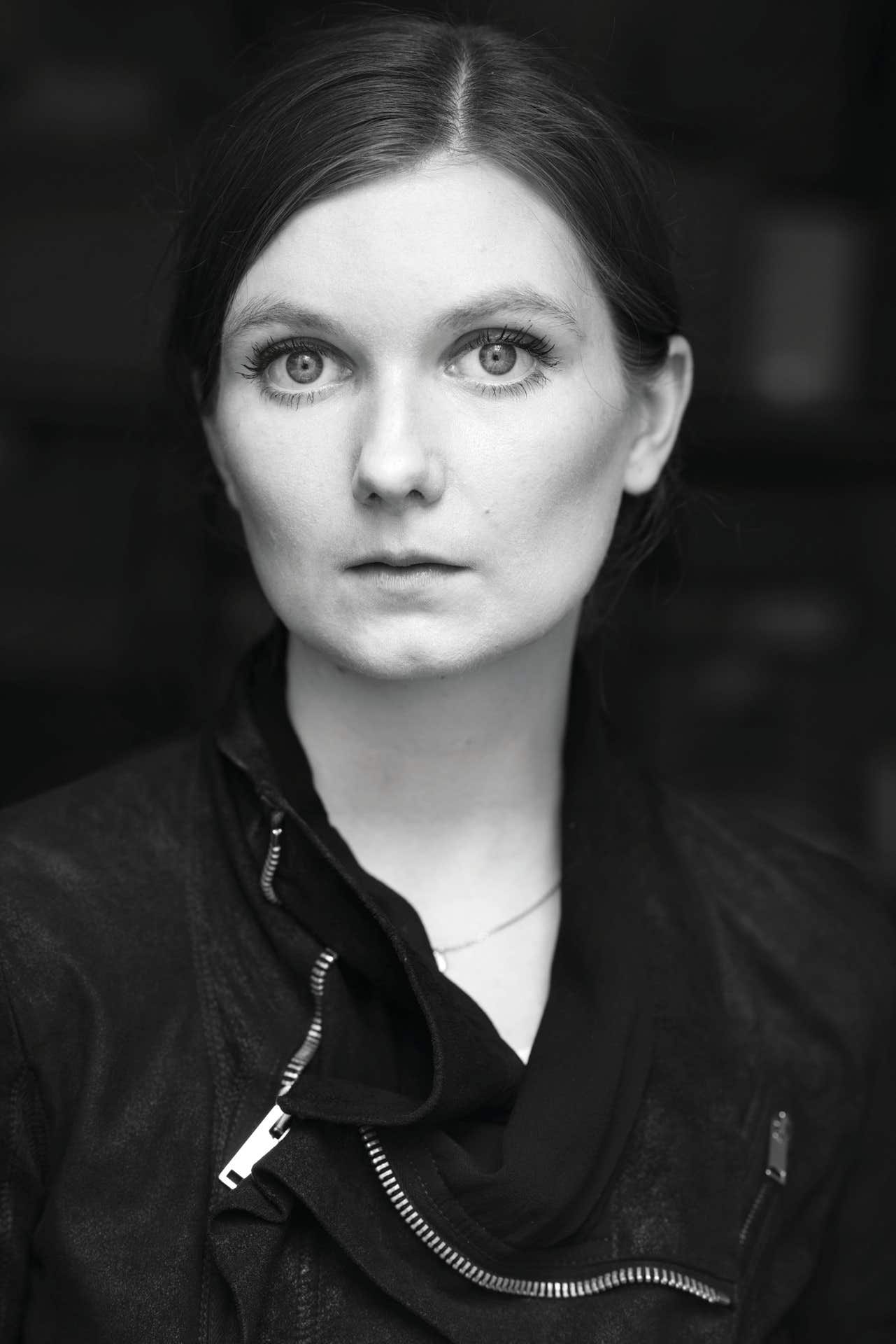 Recension: Cecilie Lind diktar om födelsens mirakel. - DN.se