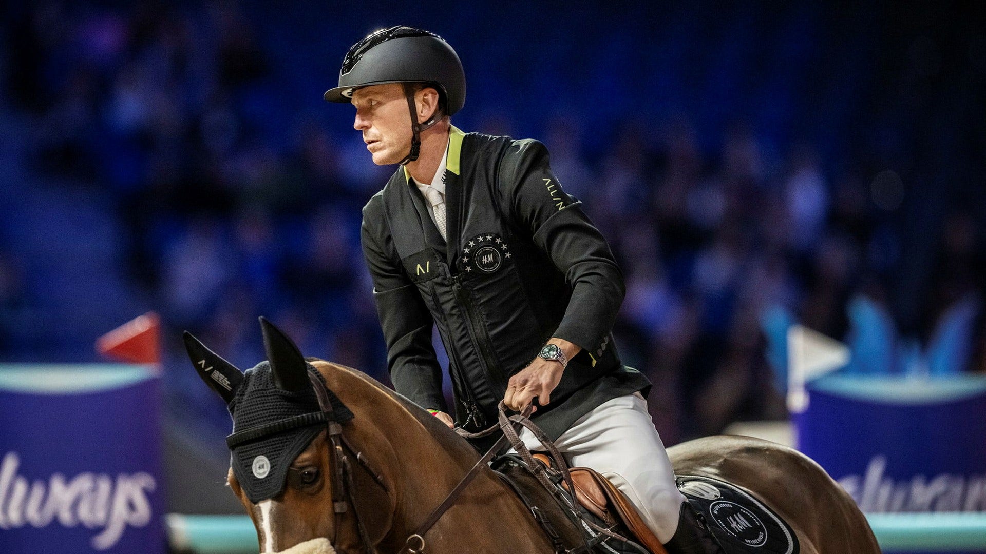 Efter olyckan: Peder Fredricson rider med säkerhetsväst - DN.se