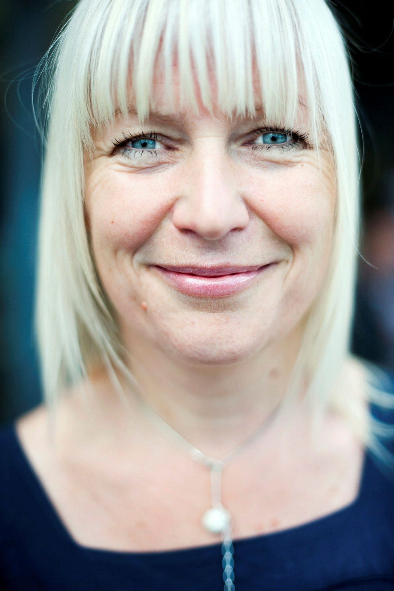 Recension: Kul samtidskonst i ”Konstringar” av Maria Lind - DN.se