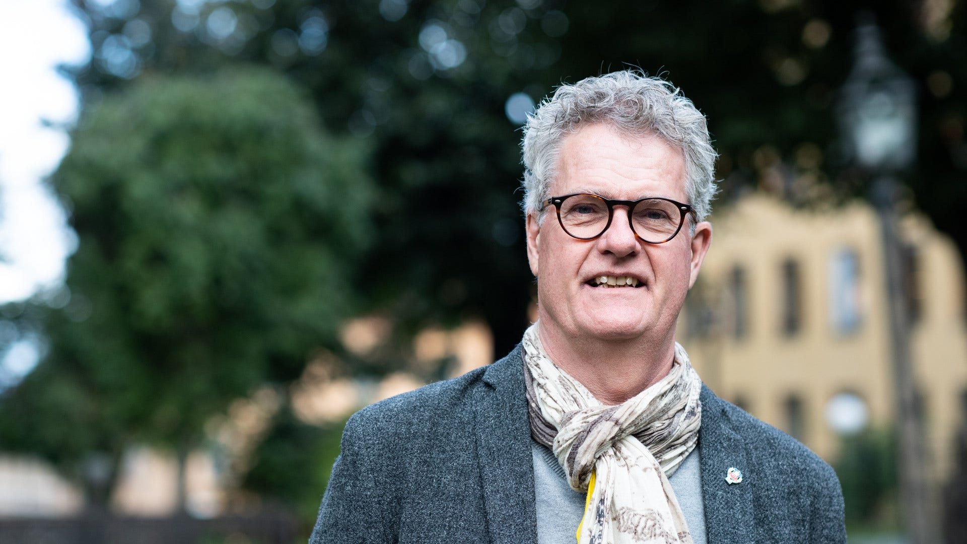 Adde Malmberg vill få oss att skratta åt det absurda - DN.se