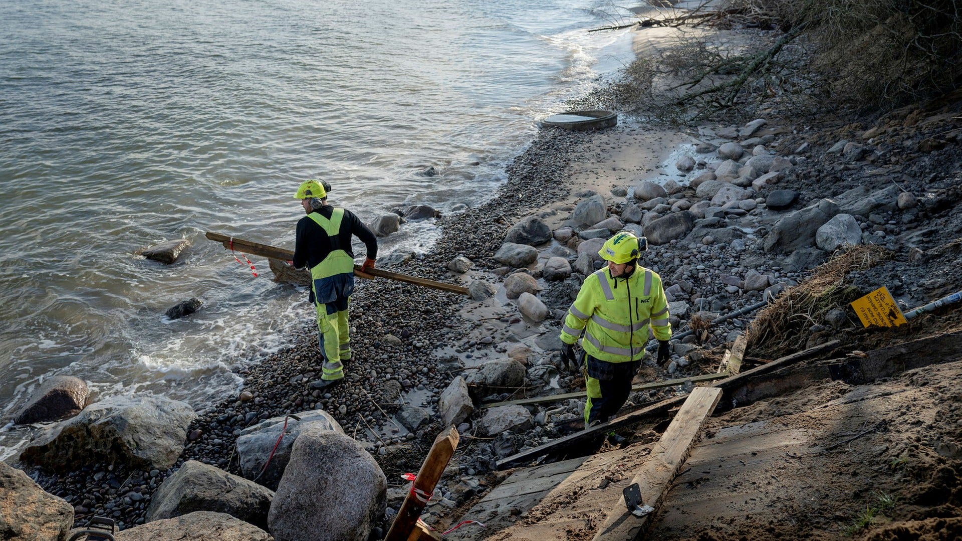 Strand i Simrishamn förstörd av stormar – hålls stängd - DN.se