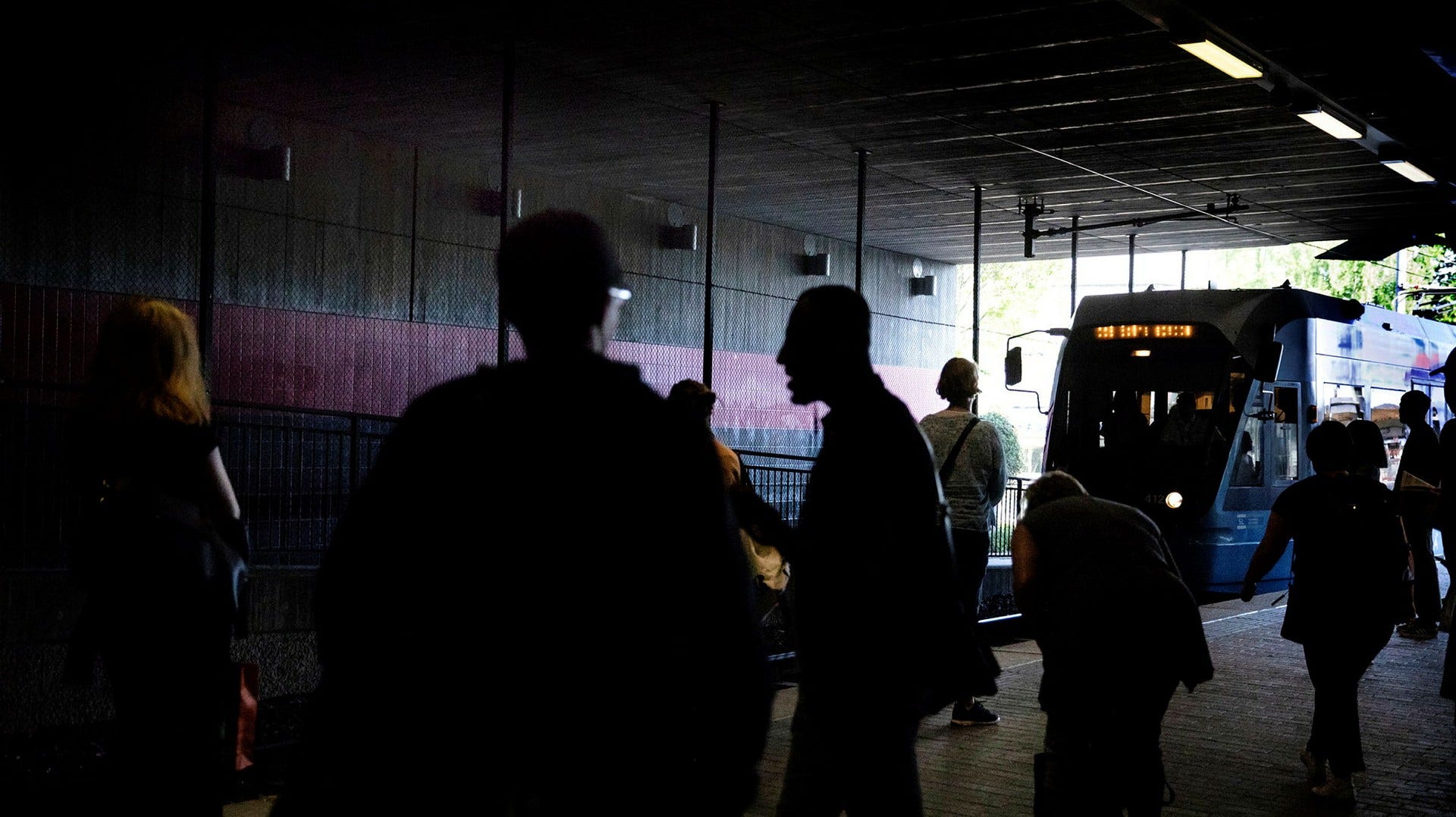 Nora Fares: Inga plagg hjälper mot män som vill vara svin - DN.se