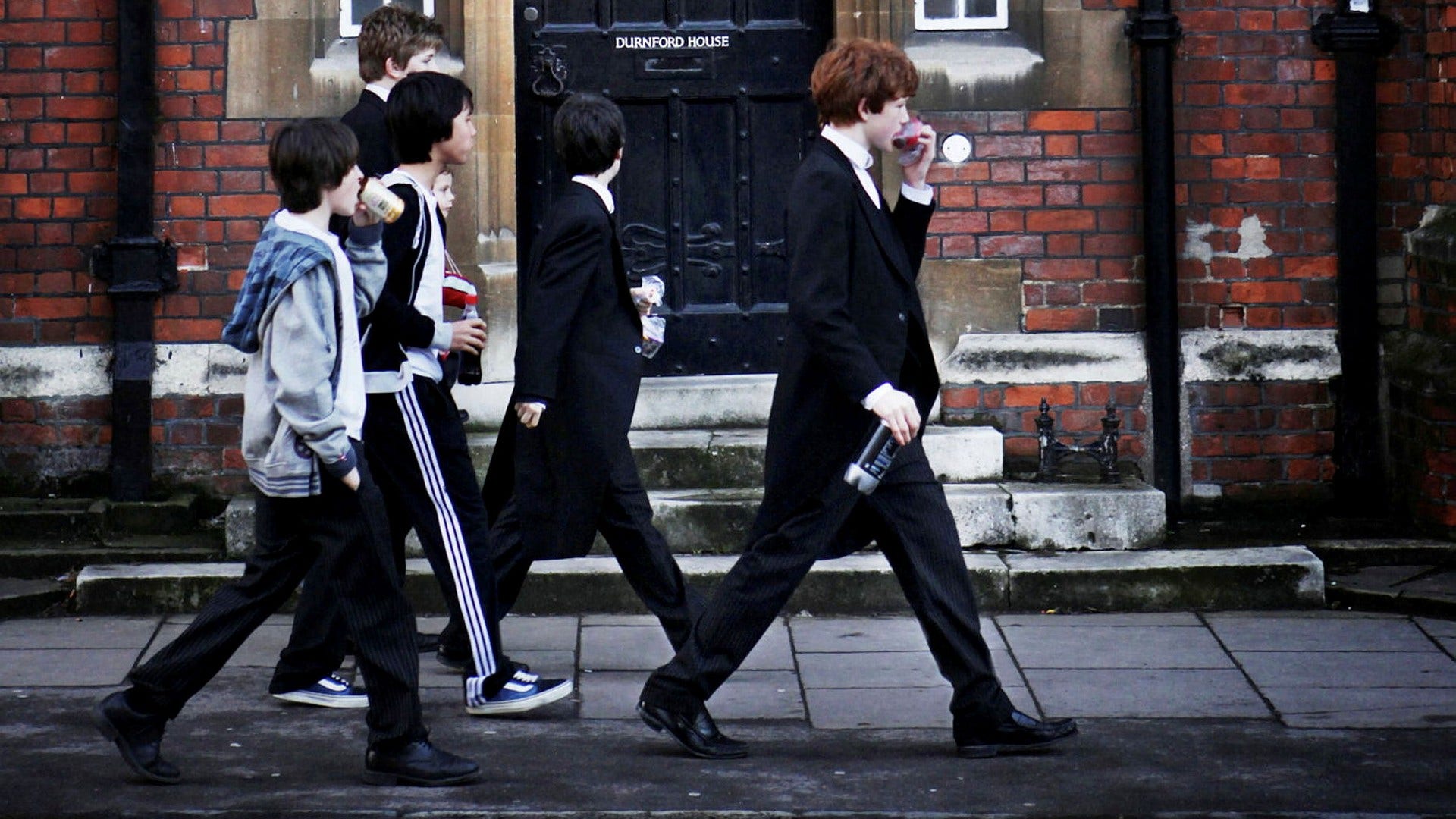 Svar: ”Engelska elever verkar inte lida av skoluniform” - DN.se