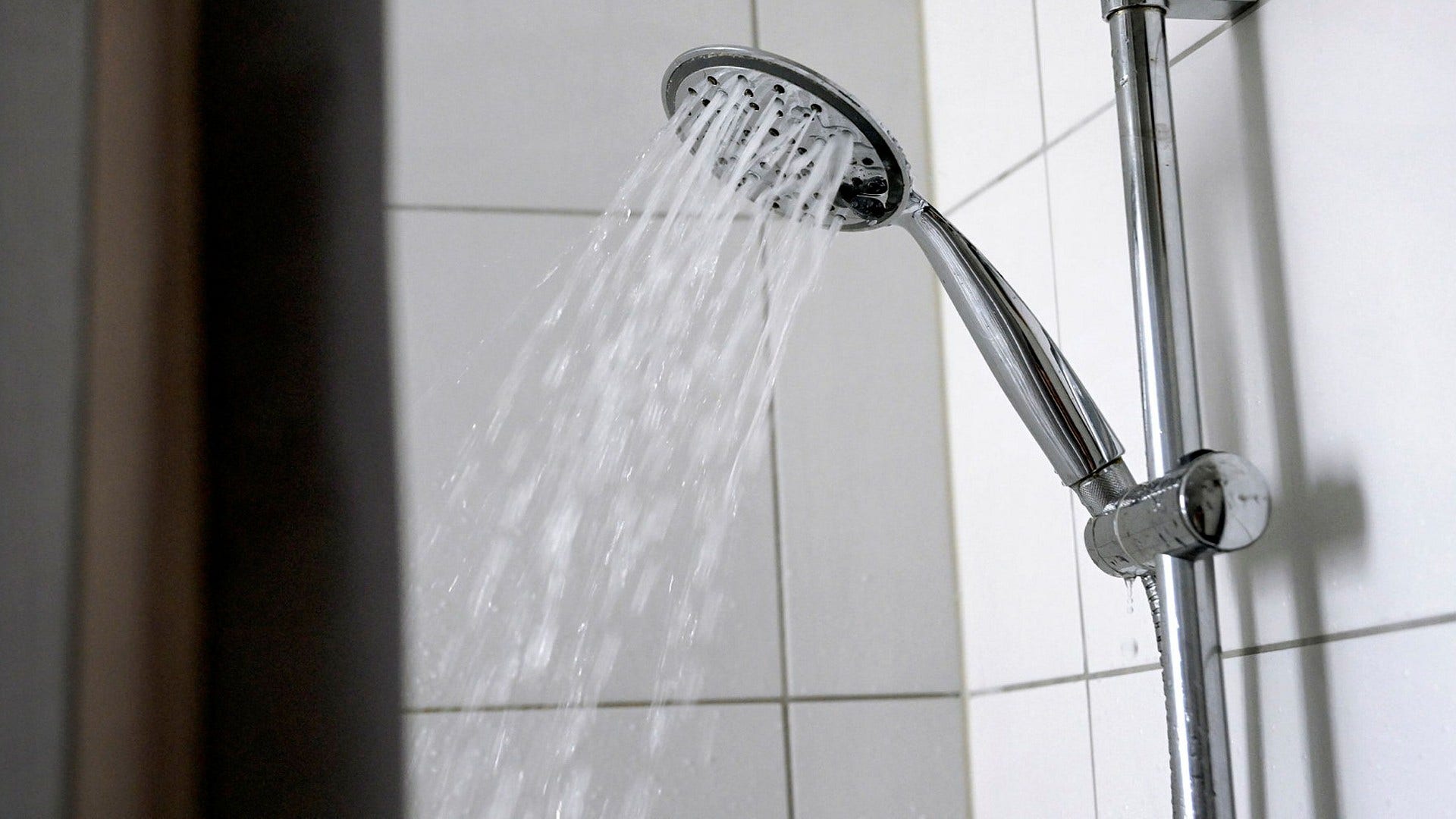 Svar: ”Förslaget att mormor ska duscha i sängen är kränkande” - DN.se