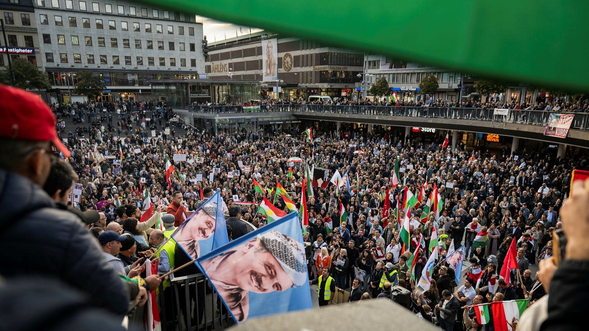 Khashayar Naderehvandi: Vi blev svenska, inte iranska, författare - DN.se