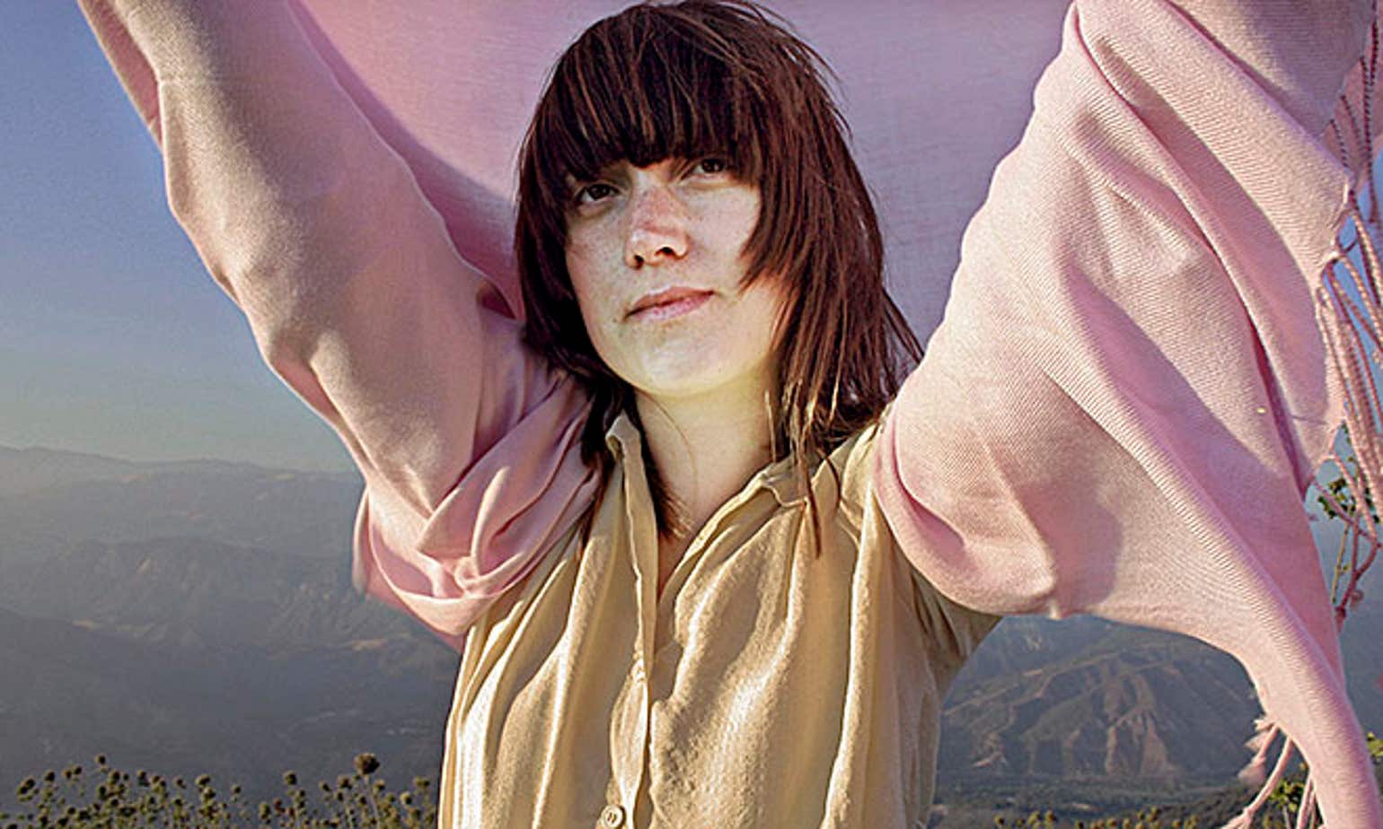 Victoria Bergsman blickar österut - DN.SE