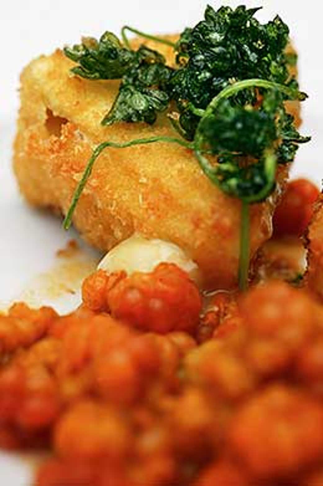 Friterad camembert och hjortronsylt - DN.se