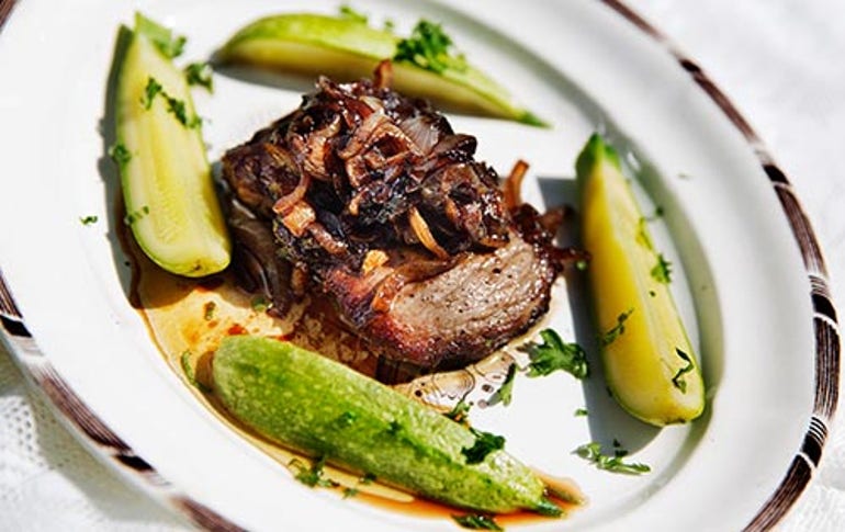 Recept: Biffstek med lök – extra noga, extra god - DN.se