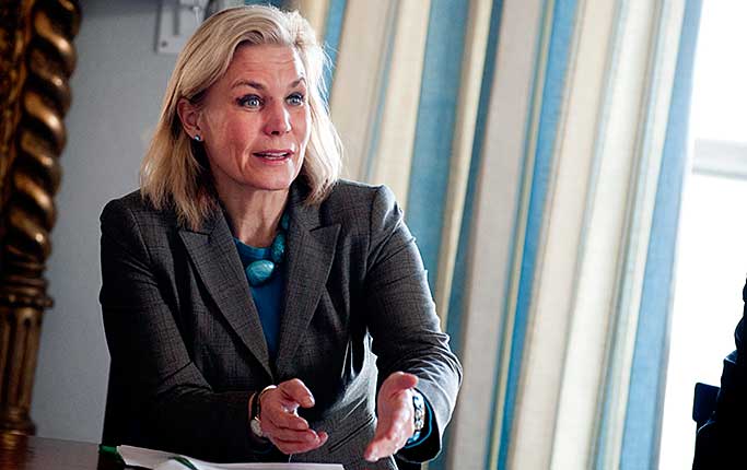 Gunilla Carlsson lämnar politiken - DN.se