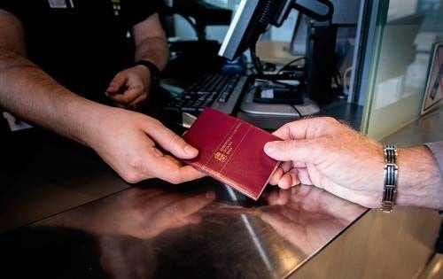Svenskt pass enklast i världen - DN.se