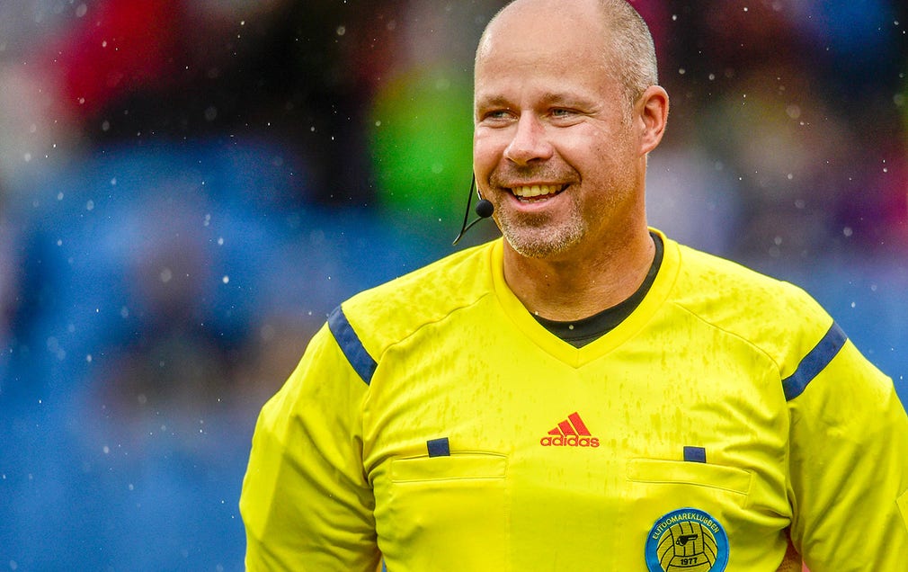 Martin Hansson lägger domarpipan på hyllan - DN.se