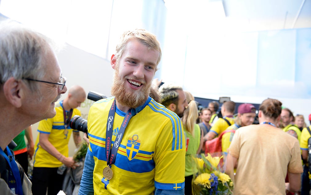 Johan Esk om startelvan: ”Lewicki borde givetvis ersatt Källström” - DN.SE