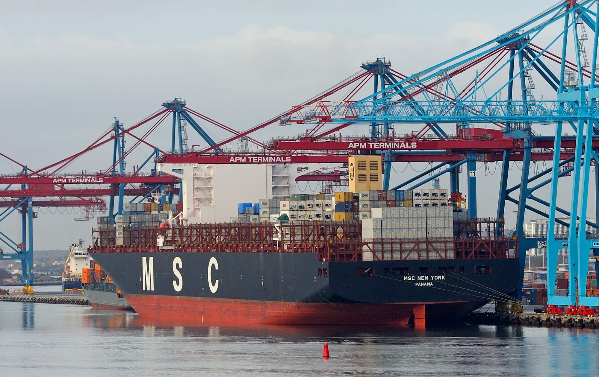 Världens största containerfartyg till Göteborg - DN.se