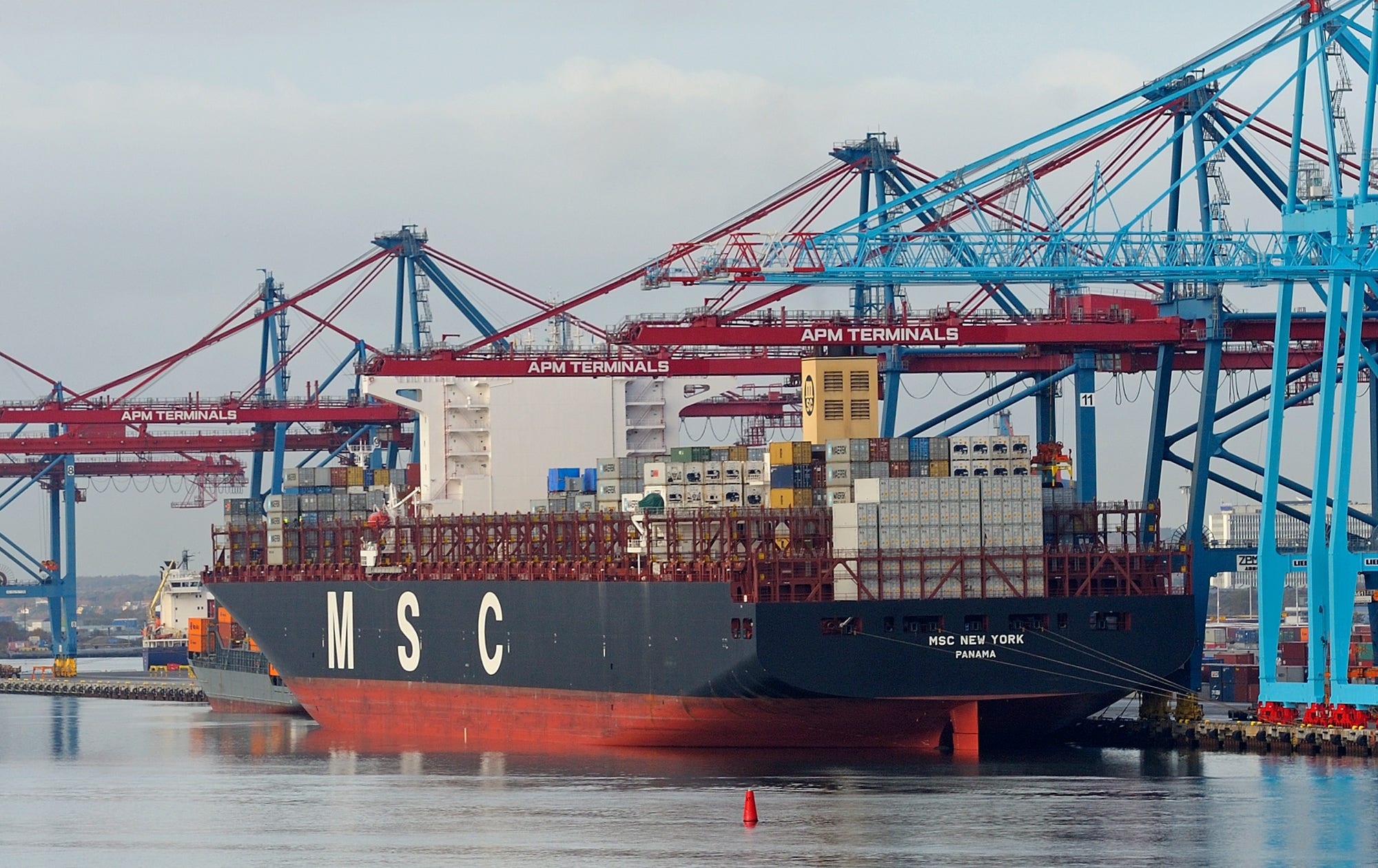 Världens största containerfartyg till Göteborg - DN.se