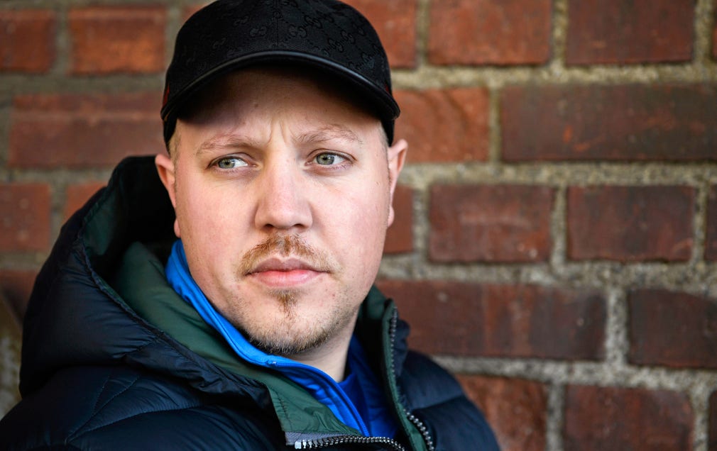 Sebastian Stakset - ”Sebbe Staxx. Musiken, brotten, beroendet” - DN.SE