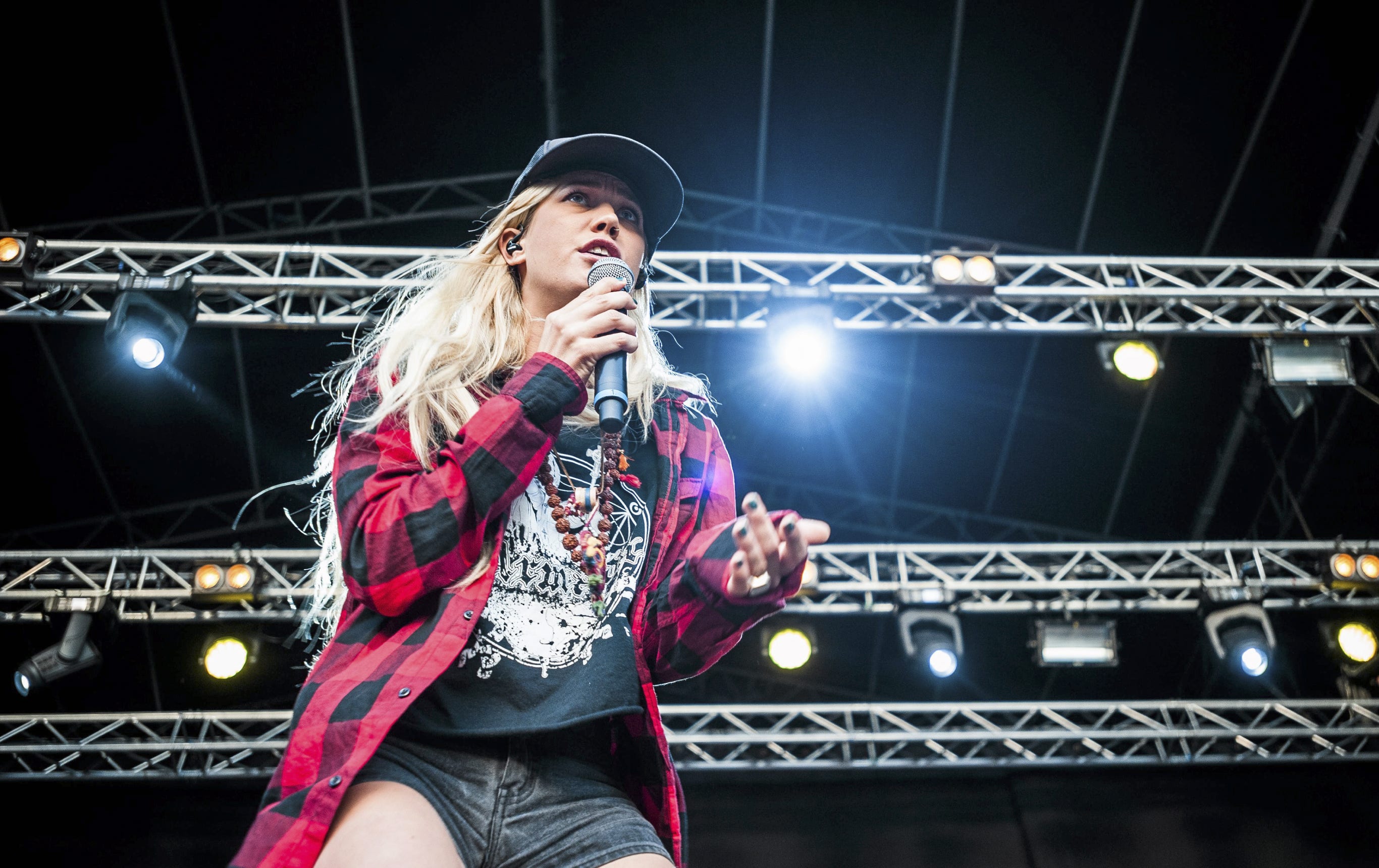 Glädje, trolleri och explosioner på Popaganda - DN.se