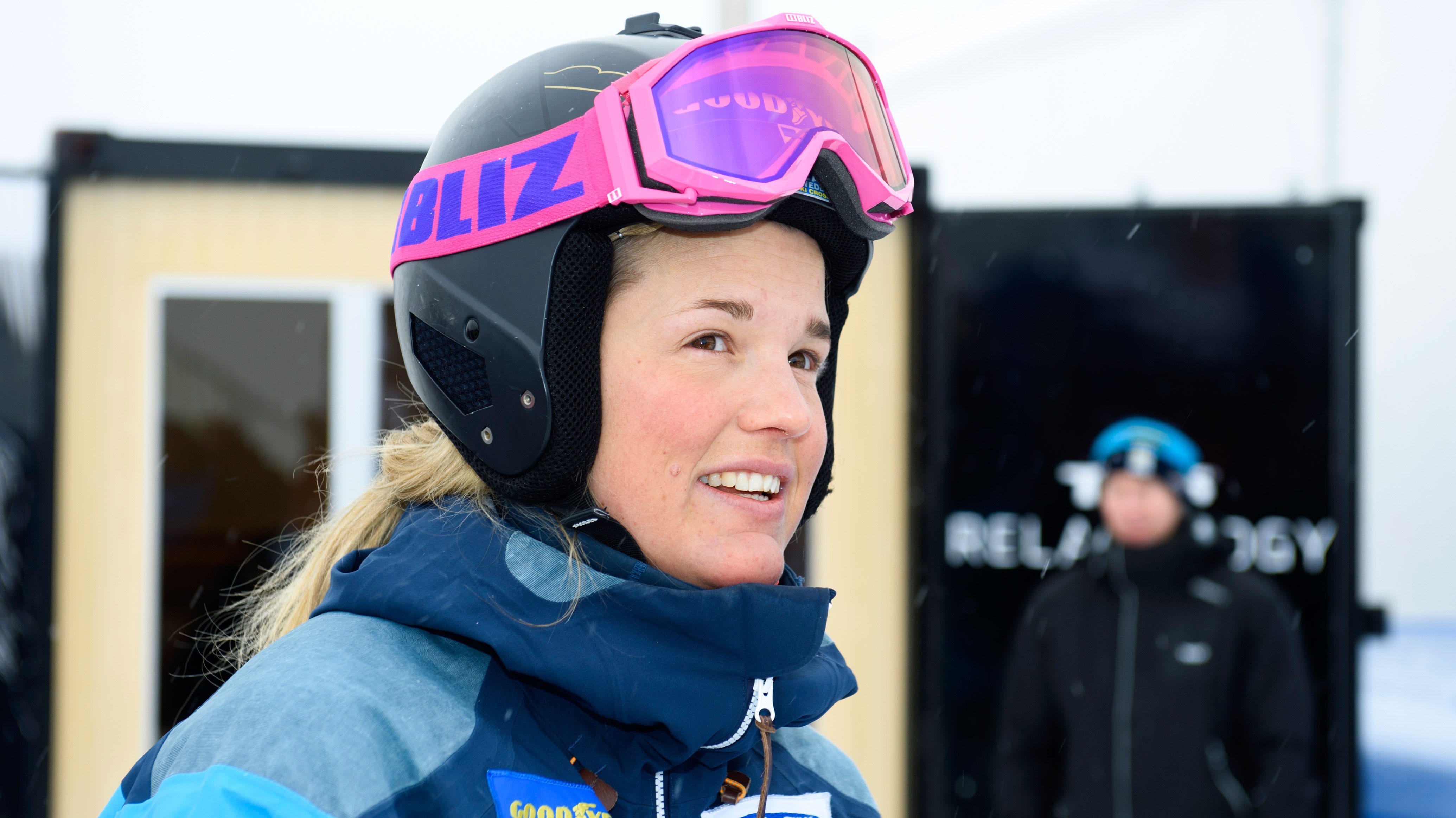 Anna Holmlund har flugits hem till Sverige - DN.SE