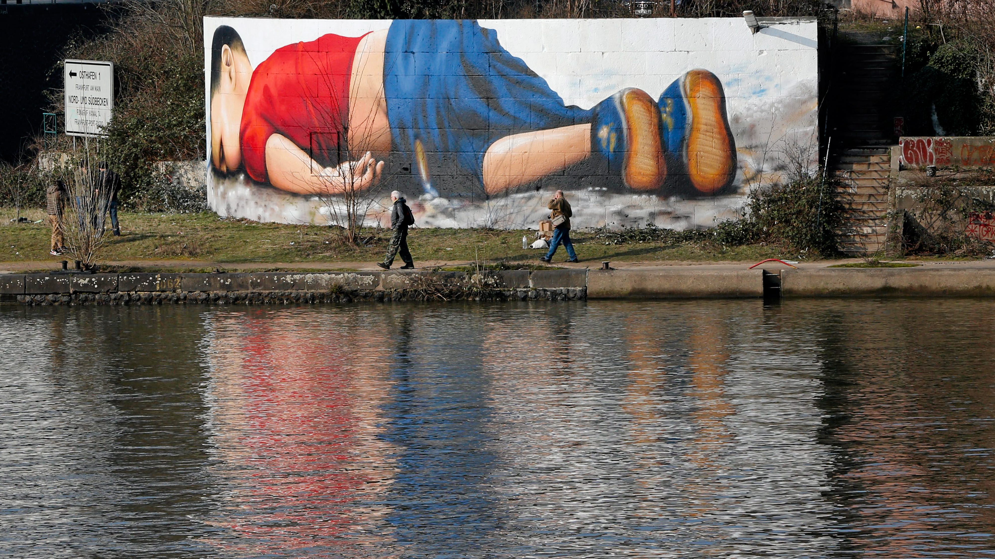 Muralmålning av Alan Kurdi i Frankfurt - DN.SE