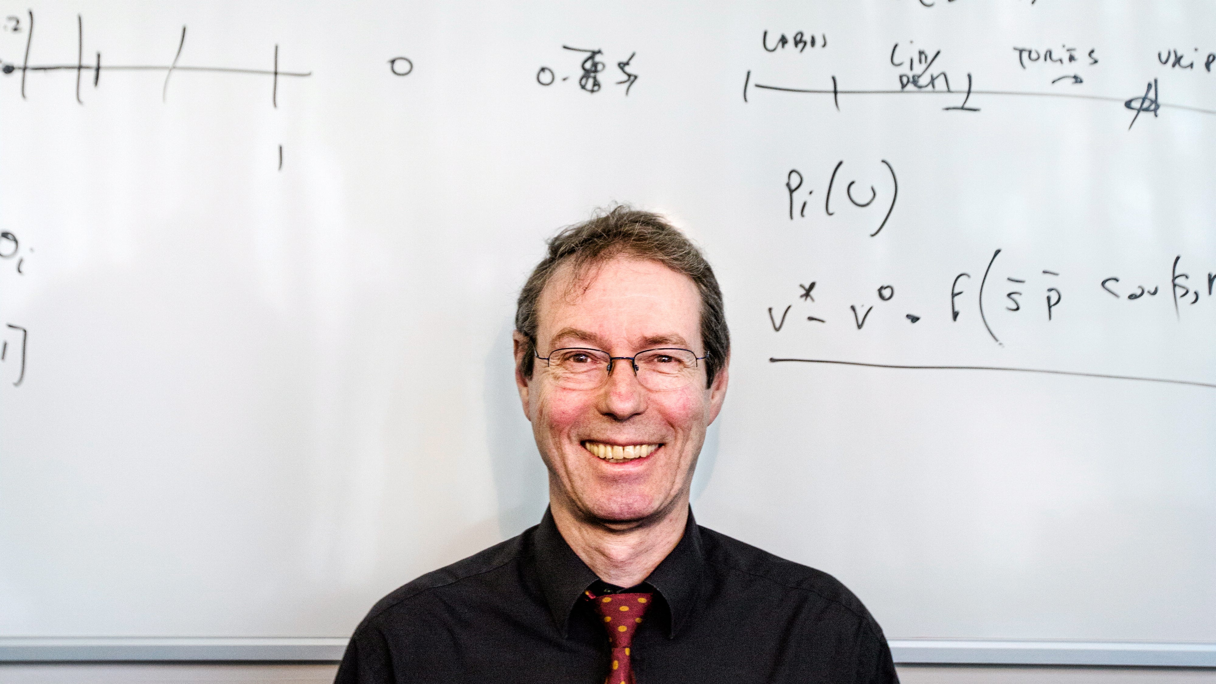 Timothy Hatton: ”Europa bör välja ut de mest behövande redan i lägren ...