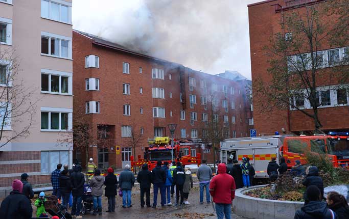 Kraftig vindsbrand i flerfamiljshus - DN.SE