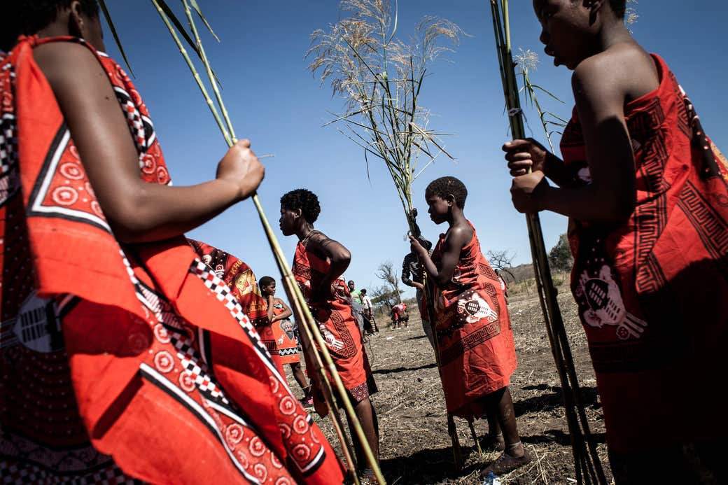 ”Hela idén är att unga kvinnor ska visa upp sig nakna för kungen” - DN.se