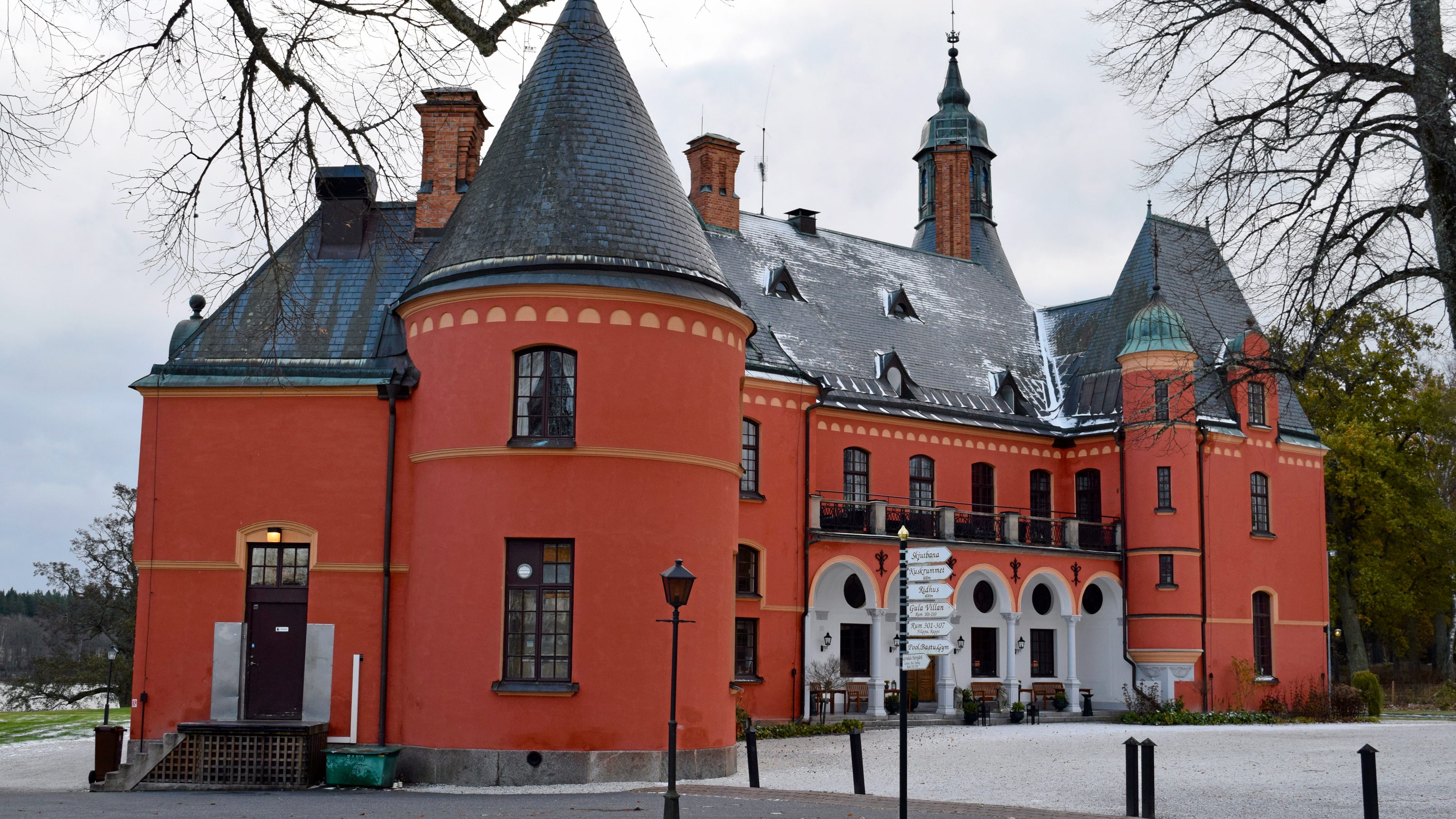 Hotellpatrullen: Något fattas på Sveriges yngsta slott, Lejondals i ...