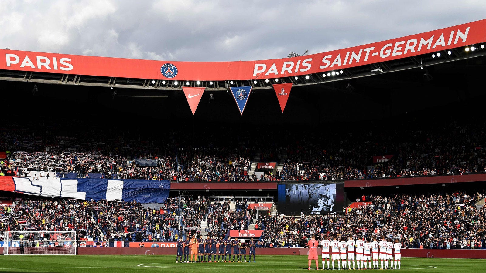 Fem män gripna efter bomb vid Parc des Princes inför Paris Saint ...