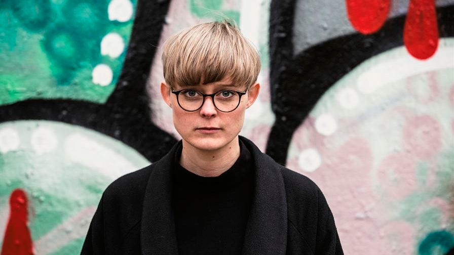 Recension av Emma Asps debutnoveller: ”Du är nog speciell men närmare ...