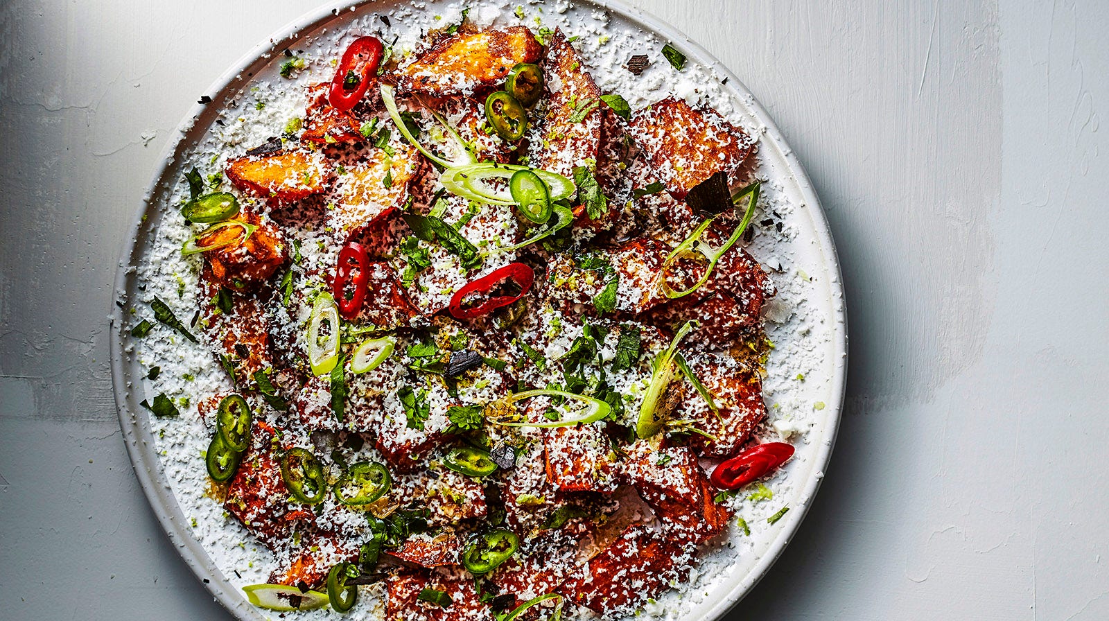 Recept: Friterad sötpotatis med riven fetaost - DN.se