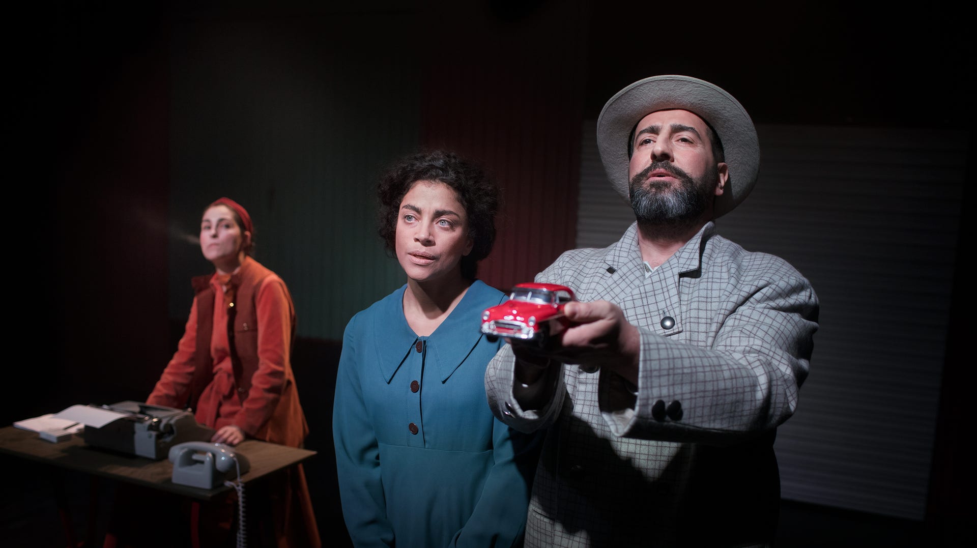 Scenrecension: En Katitzi som både leker och knyter näven - DN.se