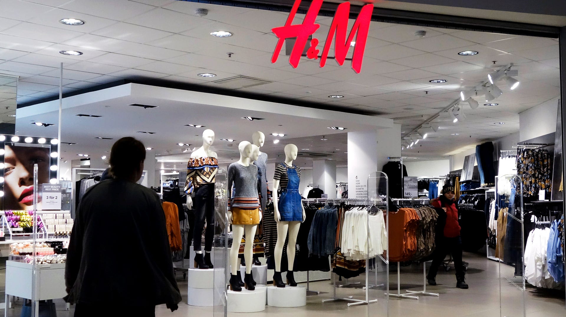 Nya kassor på H&M - kunden gör jobbet - DN.se