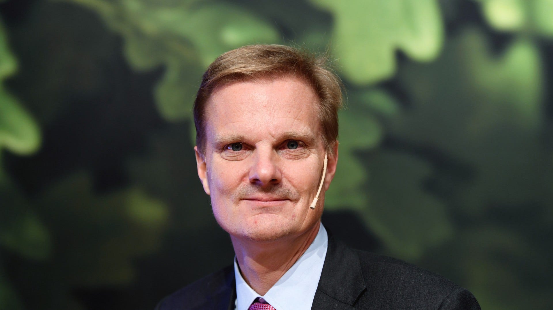 Swedbanks vd, Jens Henriksson presenterade bankens rapport. - DN.se