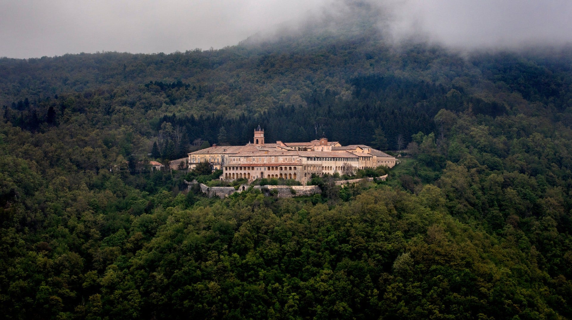 Steve Bannons ”krigare” kastas ut ur klostret i Italien - DN.se