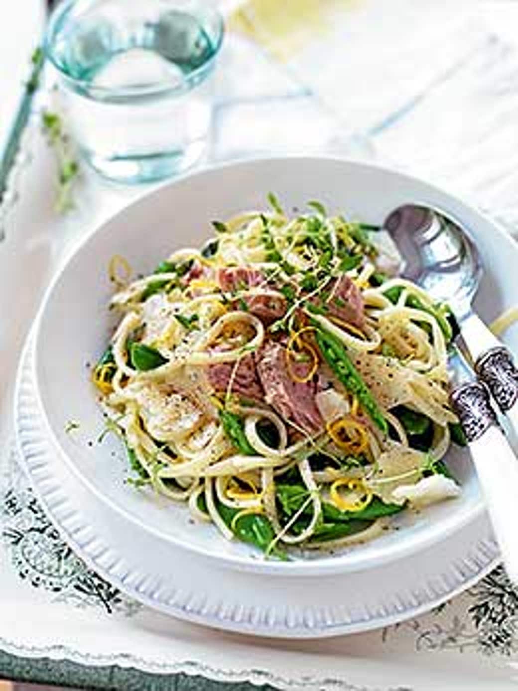 Snabb pasta med tonfisk och sockerbönor - DN.se
