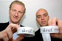 Locket på när snusmiljonären gör affärer