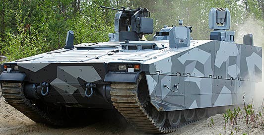 Svensk stridsvagn hoppar med Formel 1-teknik