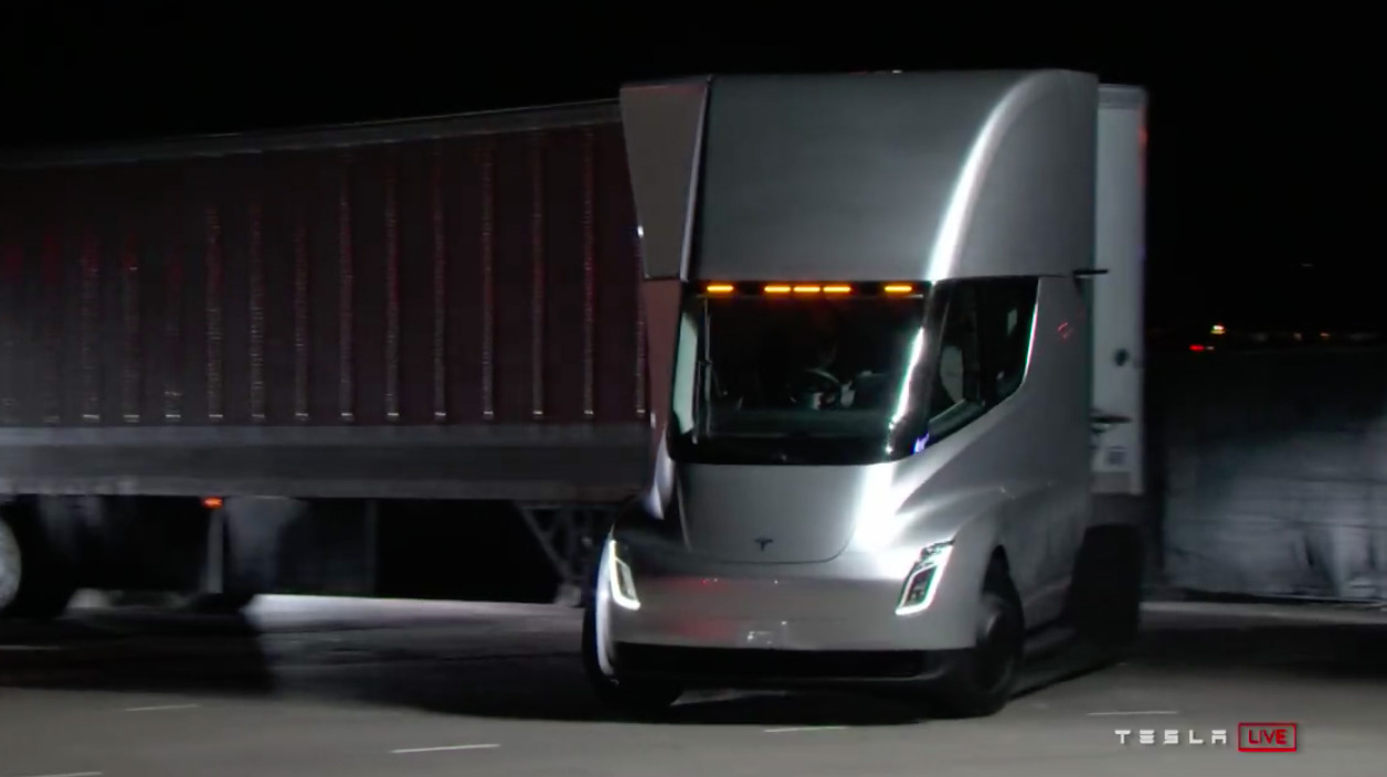 Teslas nya lastbil går loss på omkring 1,2 miljoner kronor