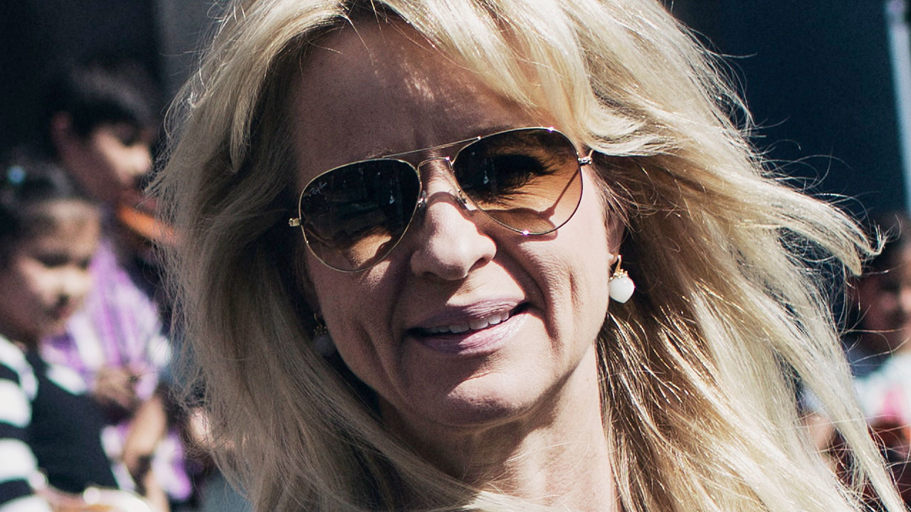 Annika Falkengren säljer lyxvillan i Djursholm