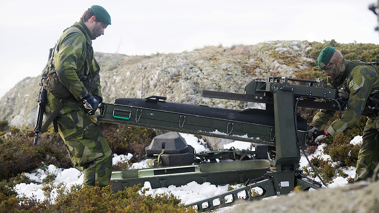 Försvaret beställer robotar för halv miljard av Saab
