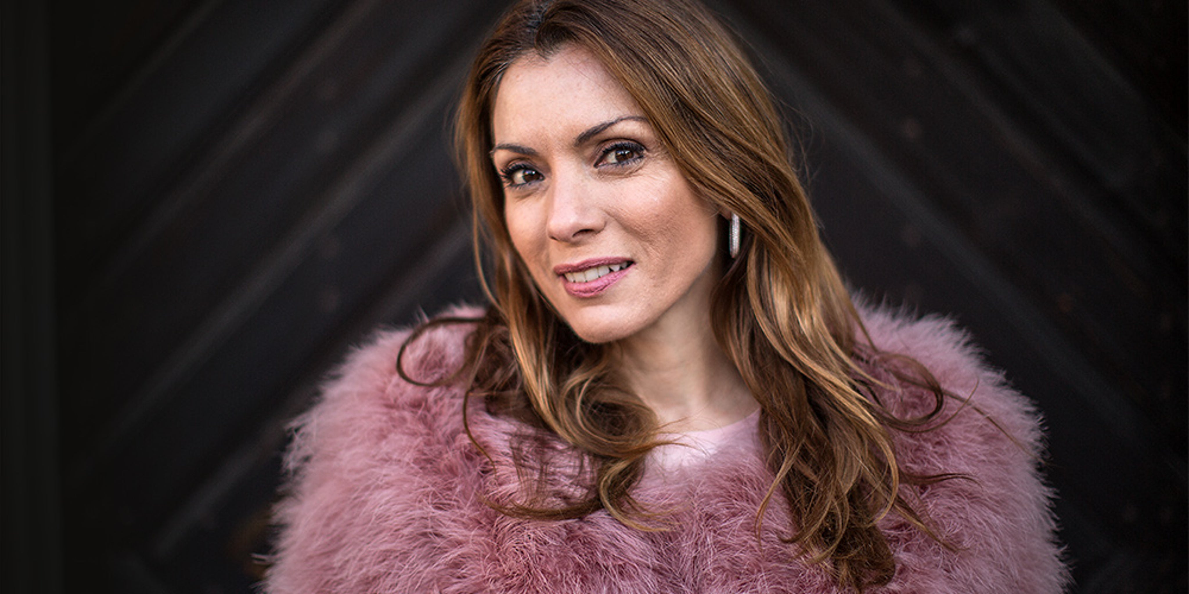 Alexandra Pascalidou: ”De som hatar mig mest triggar mig mest” - Resumé